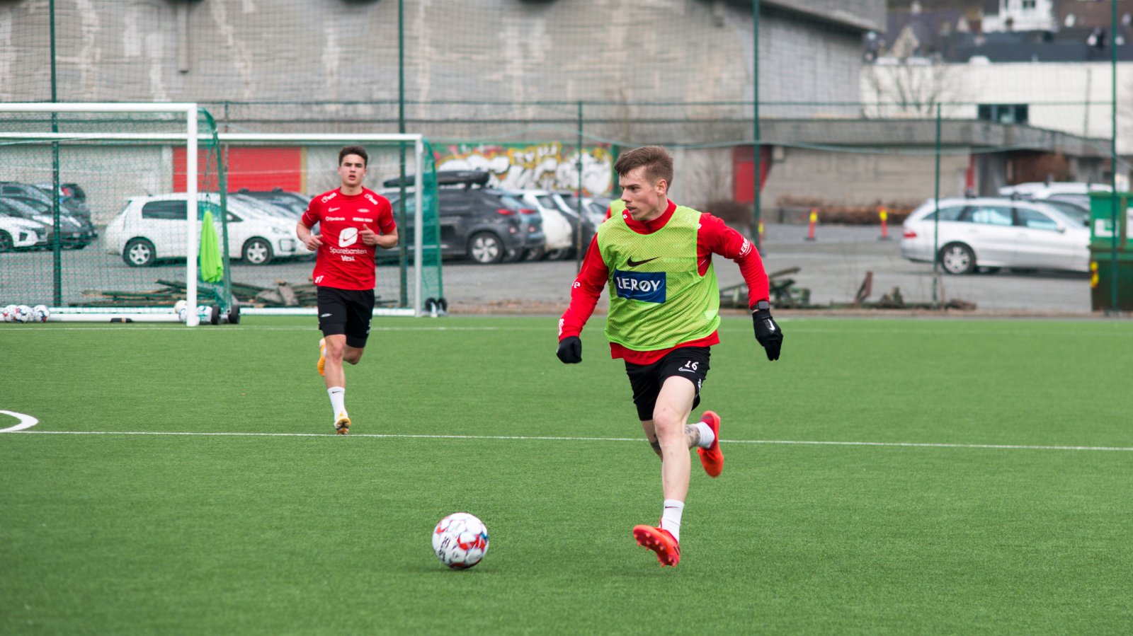 Reiser på landslagssamling: – Gøy å få spille kamper igjen / Brann